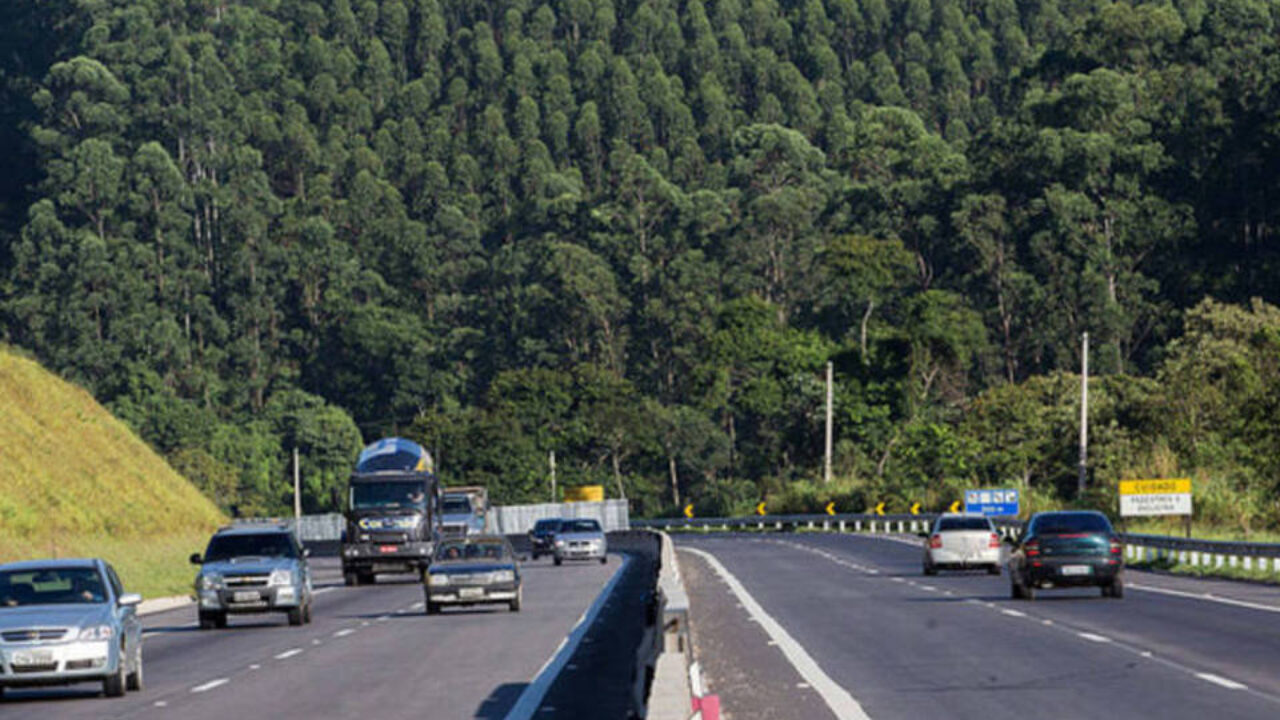 Fotos aéreas da Rodovia dos Tamoios Concessionária Tamoios - Skyatlas